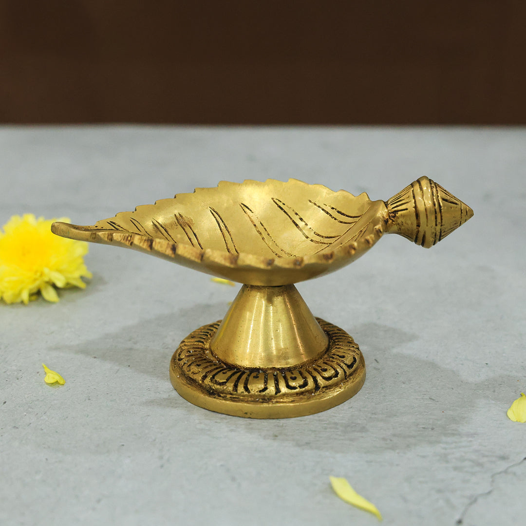 2.5" Brass Leaf Deepam – Sripuram Store