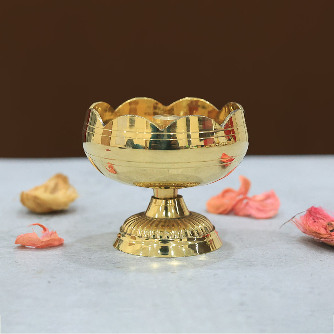 2.5" Brass Deepam with Rudra Center (Tomato Shaped) – Sripuram Store